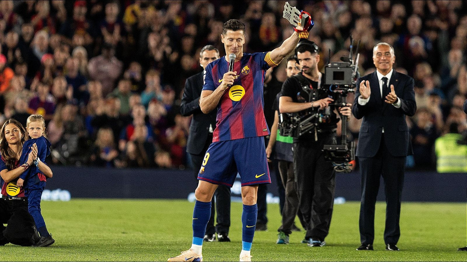 Hansi Flick hails Robert Lewandowski farewell after historic Barcelona ...