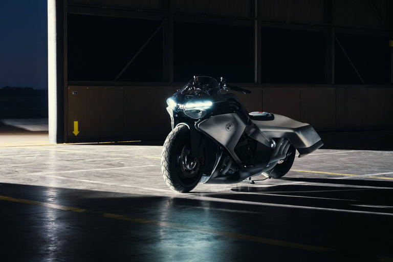 Un "Concorde" a sei cilindri e due ruote: svelata la nuova moto BMW ...