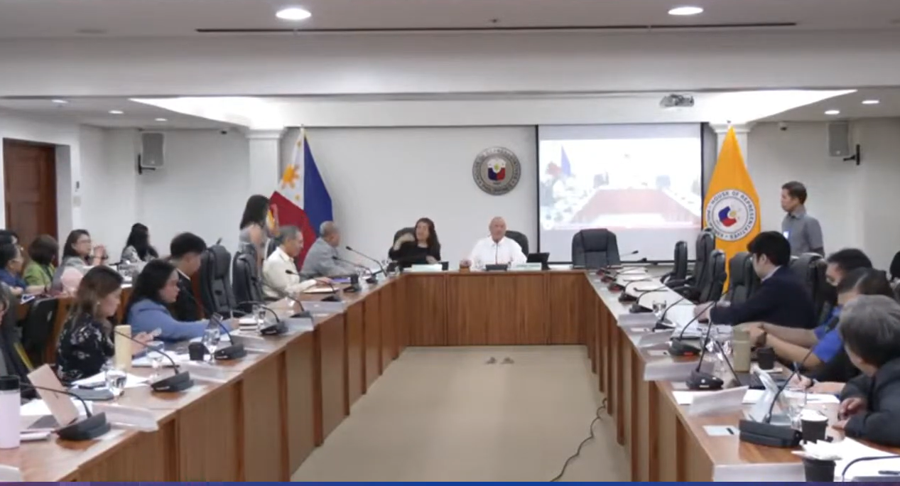 House panel approves ban on relatives of officials in gov't contracts