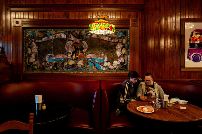 Spaghetti Warehouse employees move on; memorabilia to go up for sale