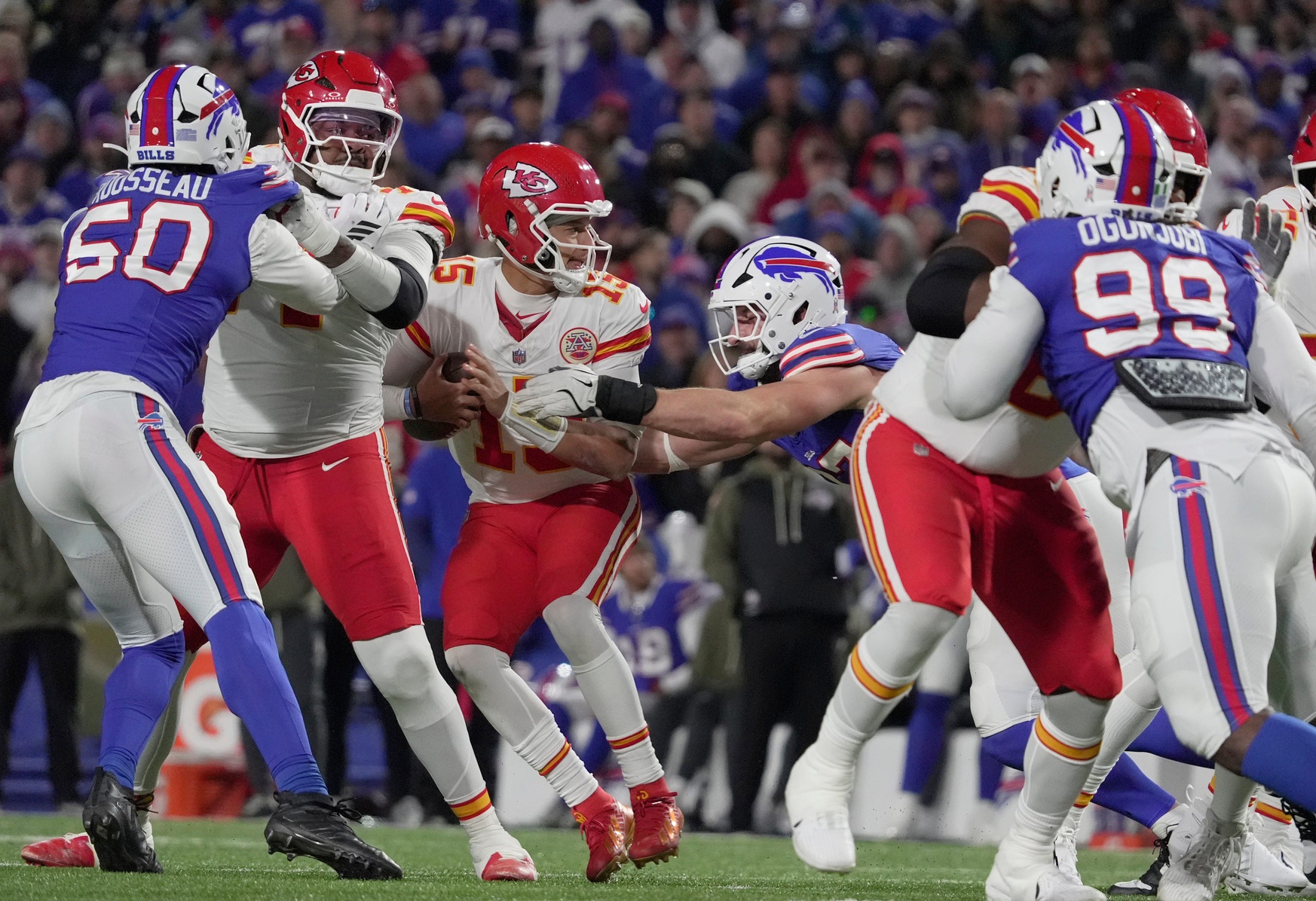 Indianapolis Colts eyeing former Pro Bowl defender before training camp