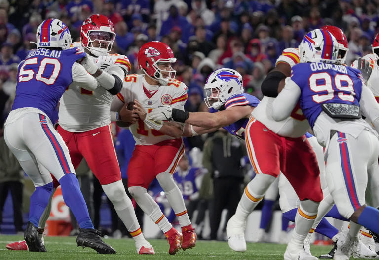 Indianapolis Colts eyeing former Pro Bowl defender before training camp