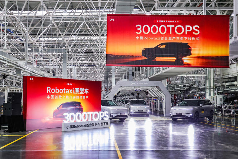 XPENG's first mass-produced Level 4 robotaxi rolls off the production ...
