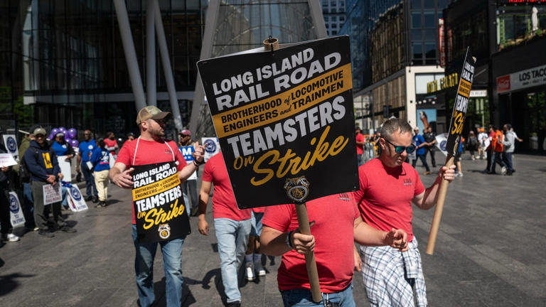 Day 3 of LIRR strike brings no clear sign of a deal as NYC commuters cope