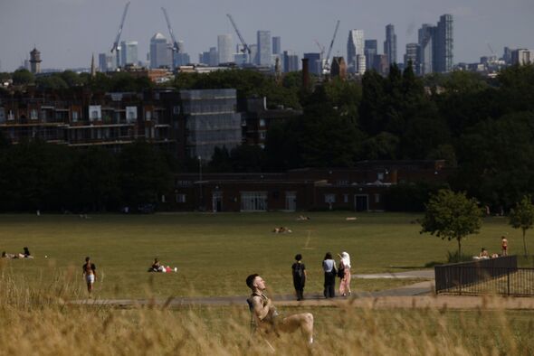UK weather maps turn orange in 29C heatwave - the 23 counties over 25C
