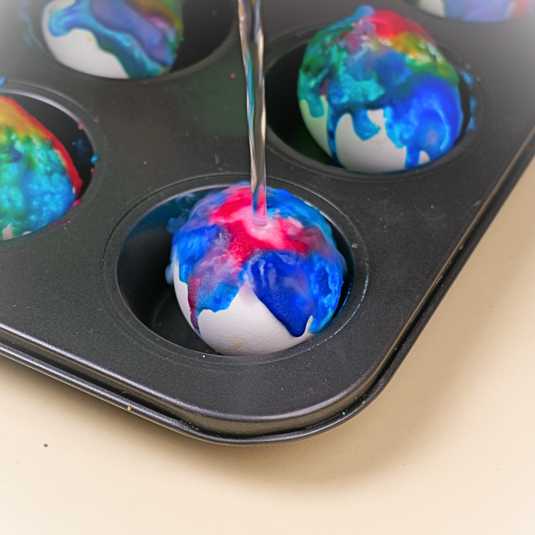 A magical way to dye eggs! 🥚