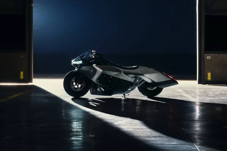 Un "Concorde" a sei cilindri e due ruote: svelata la nuova moto BMW ...