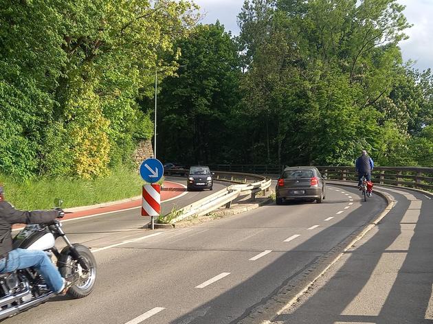 Streit in Landsbergs Neuer Bergstraße: Radfahrer gegen Autofahrer