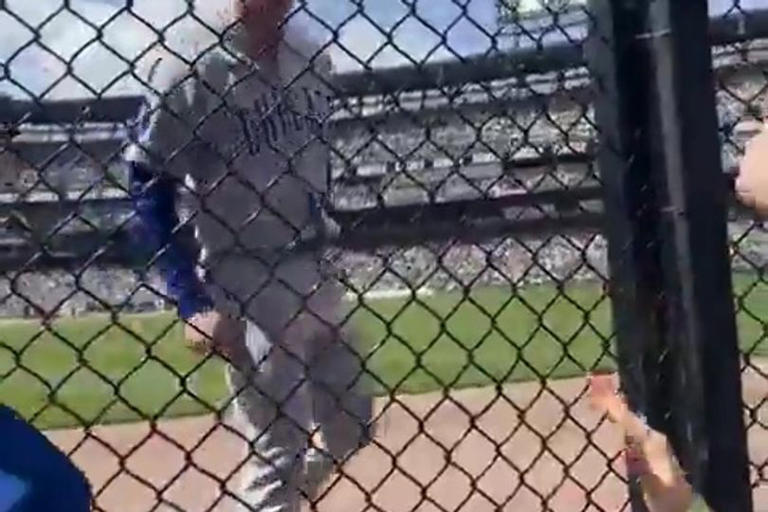 Chicago Cubs hero explodes with rage at female White Sox fan in ugly ...