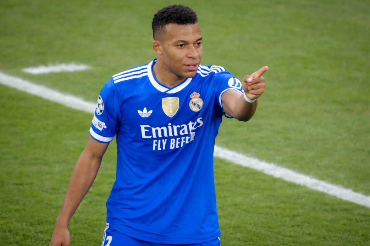 Mbappé the villain completely isolated in the Real Madrid dressing room
