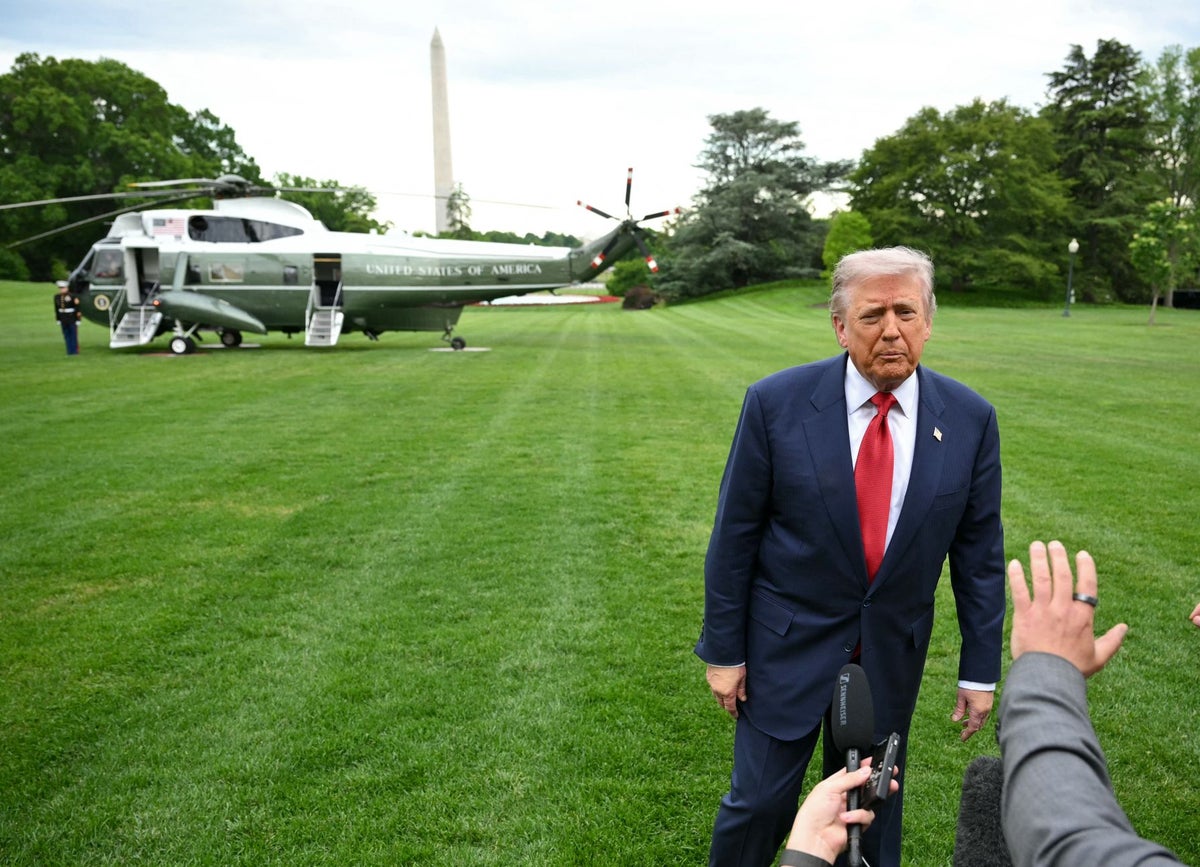 Trump plans to build helipad on White House lawn: report