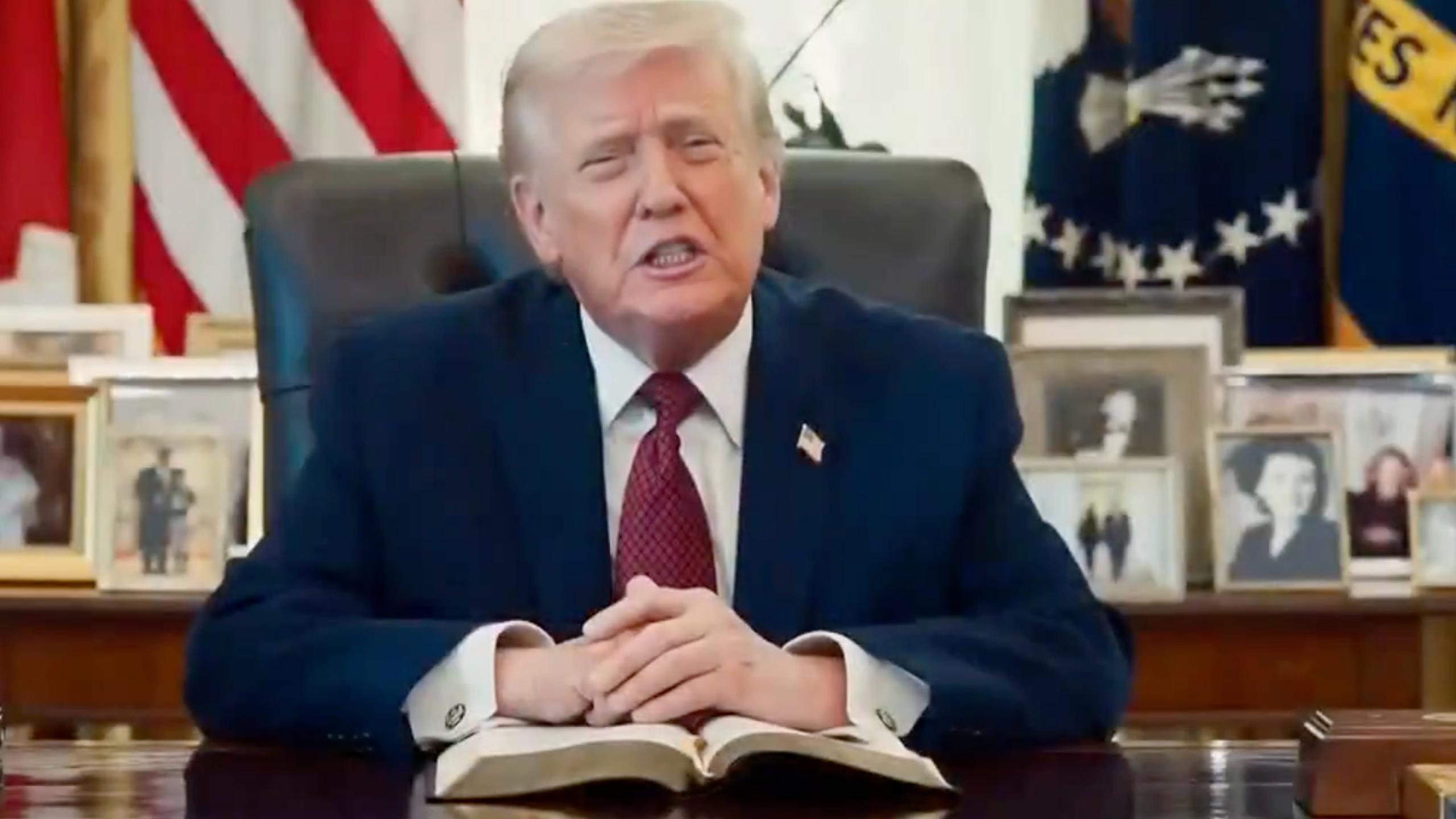 Trump covers 'disfigured' right hand in pre-recorded video for America ...