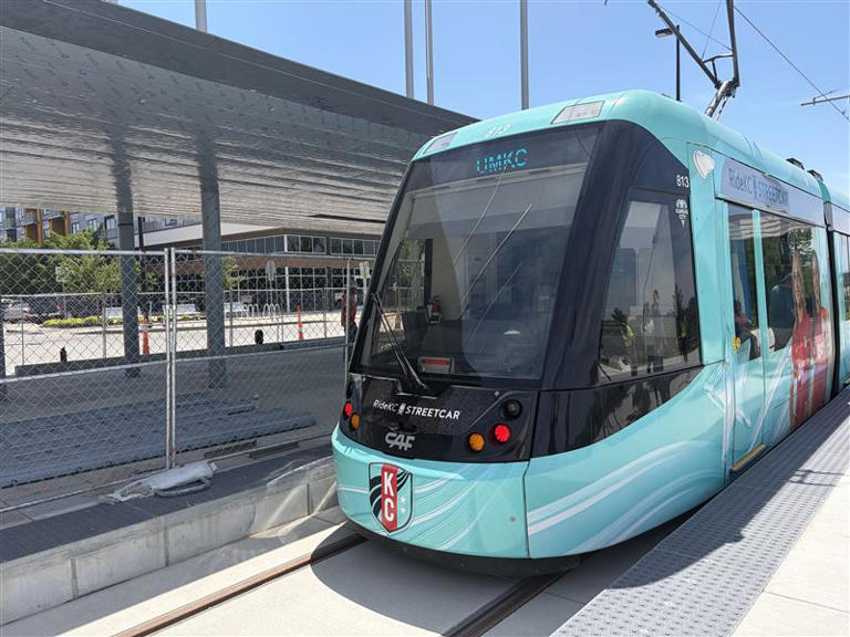 Streetcar extension opens, linking UMKC-Plaza to Berkley Riverfront ...