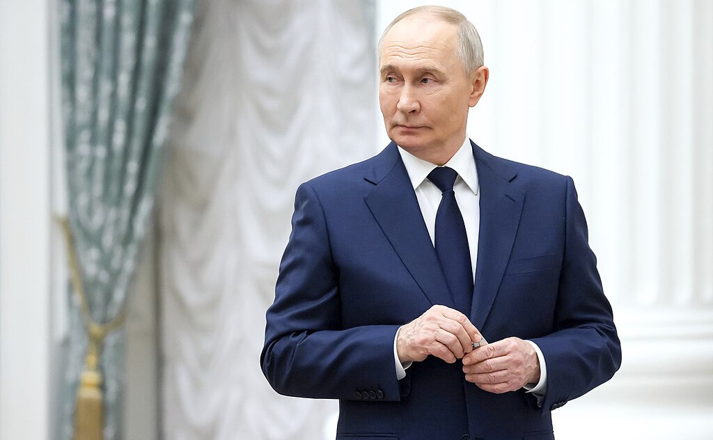 Kremlin threatens UK with 'nuclear ultimatum' as Moscow names 4 British ...