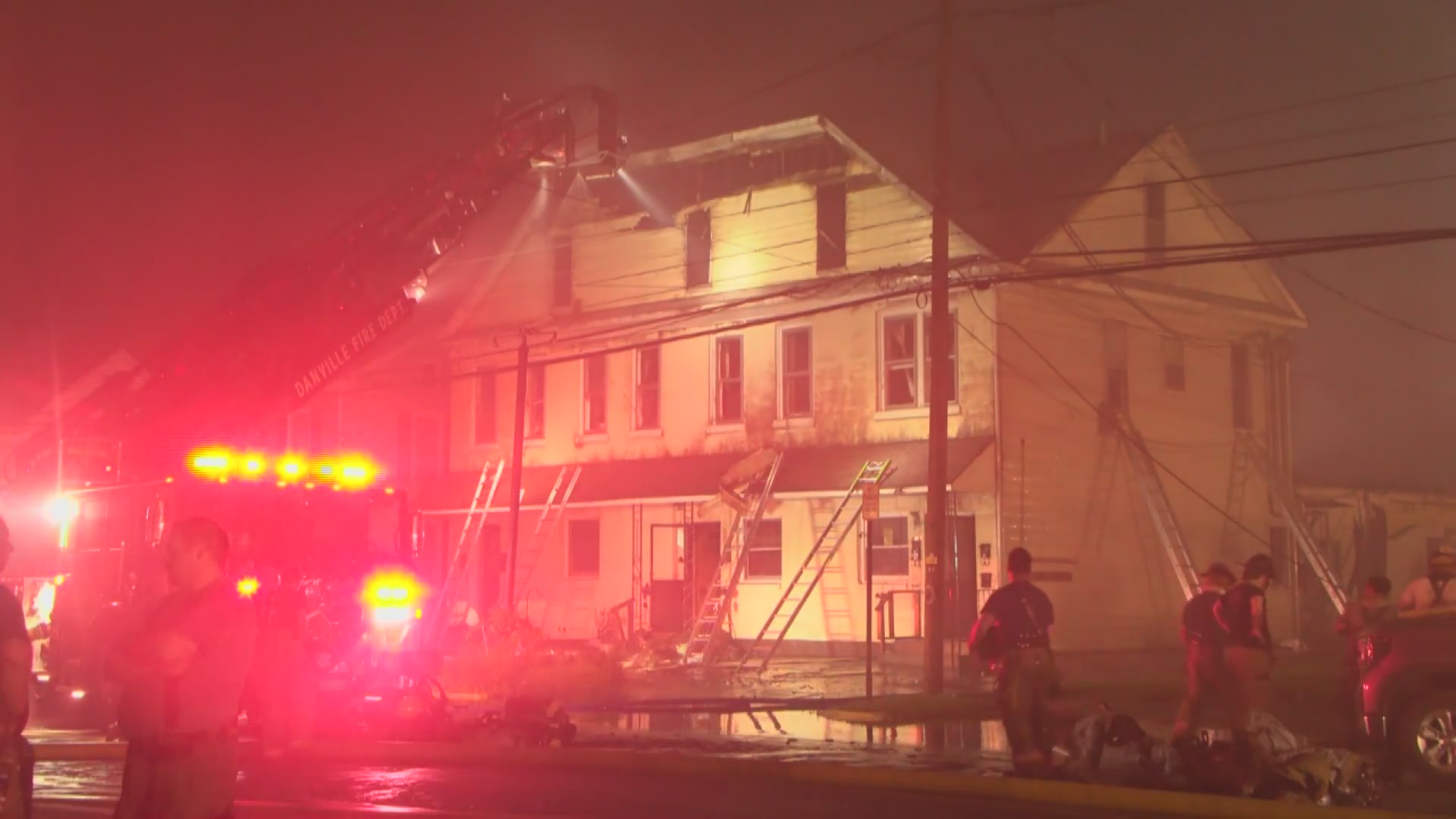 16 displaced after fire destroys apartment complex | 28/22 News