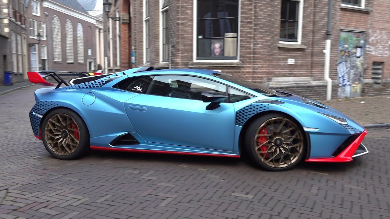 Lamborghini Huracán STO in blue and red spec