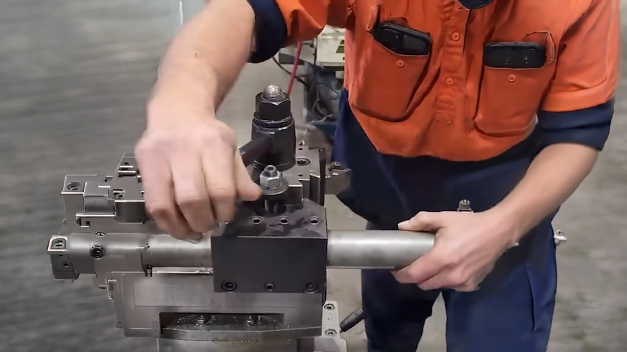 Machining a large hydraulic nut