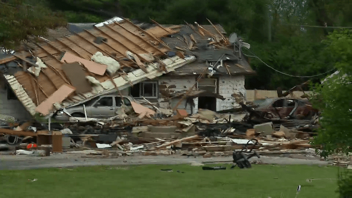 Home in explosion in NW suburbs leaves 1 dead, 2 hurt, with entire home ...