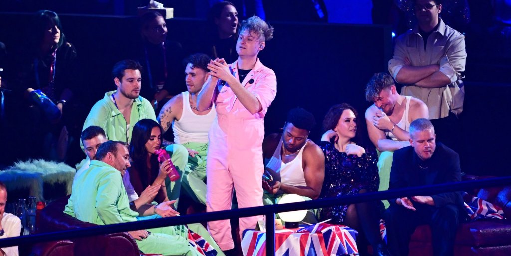UK’s Eurovision act Look Mum No Computer ‘abandoned’ in viral clip ...
