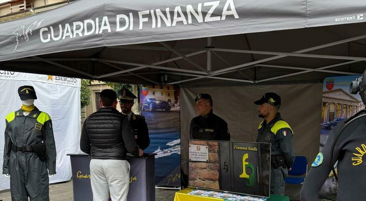 La Guardia di Finanza al Falcomics 2026: incontro con cittadini e ...