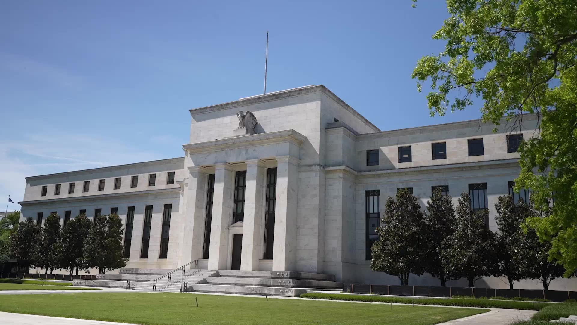 Reasons behind the tariff rebate checks aimed at the 2026 midterm cycle