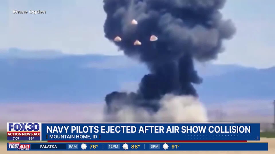 Navy pilots eject from planes after air show collision