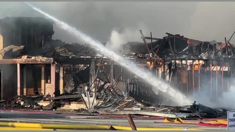 Albany fire crews respond to fire at Whites Seafood on Radium Springs Road