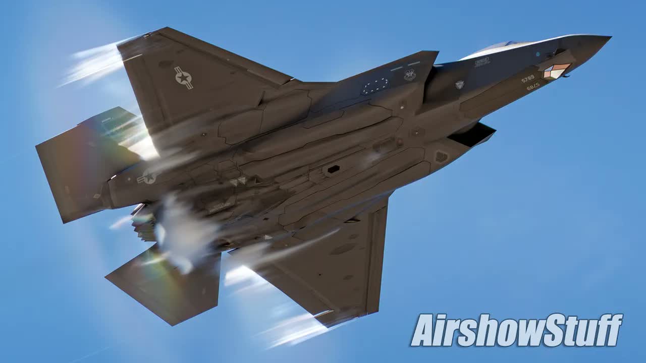 Watch high-speed jets rip across the Texas sky - "Full afterburner"
