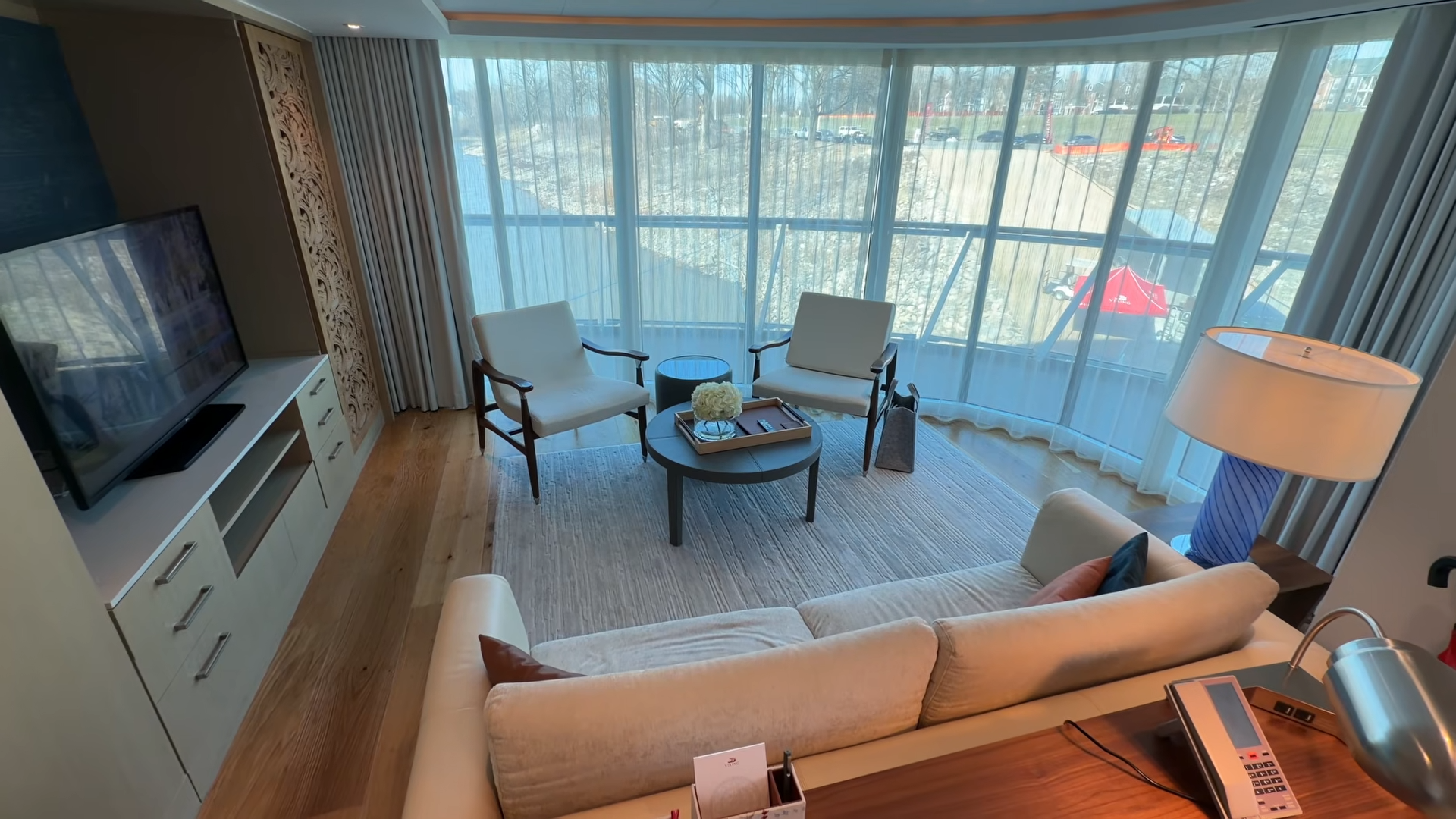 He paid $19,000 for a river cruise – then saw the dirty suite