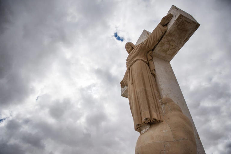 A 9-meter Christ statue, a final $183,000 offer, and Trump’s push to ...