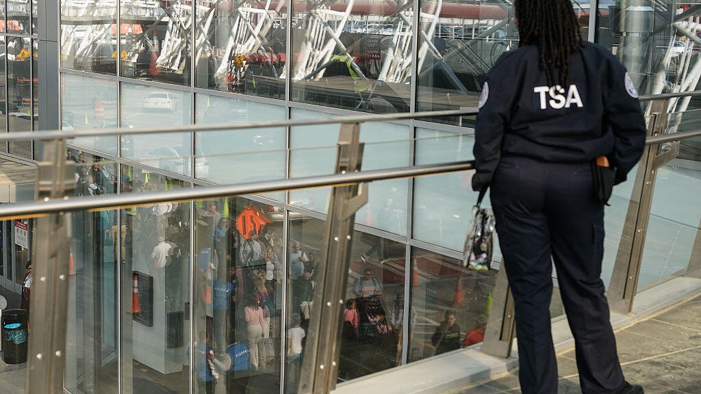 City of Atlanta considers privatizing airport security