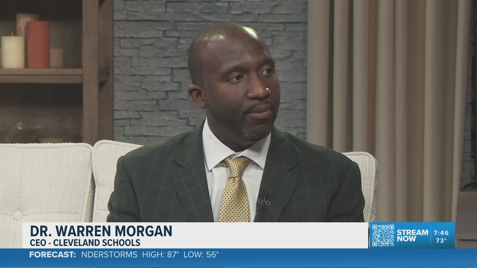 Cleveland Metropolitan School District CEO Dr. Warren Morgan talks with ...