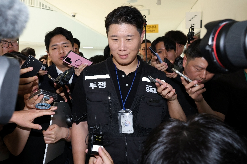 Samsung Electronics and union extend talks to avert strike threatening ...