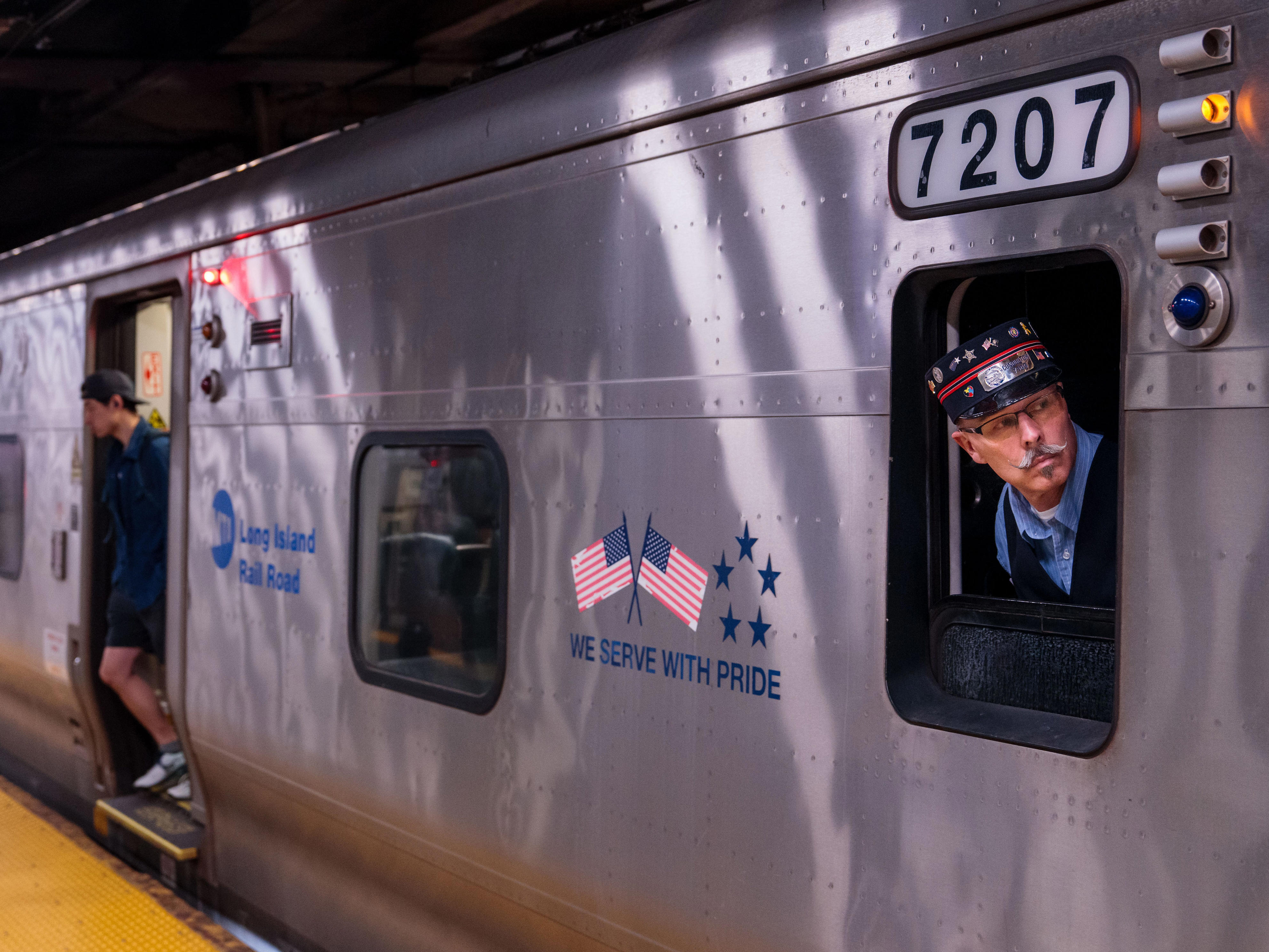 LIRR issues advice to New York commuters on 3rd day of rail strike ...