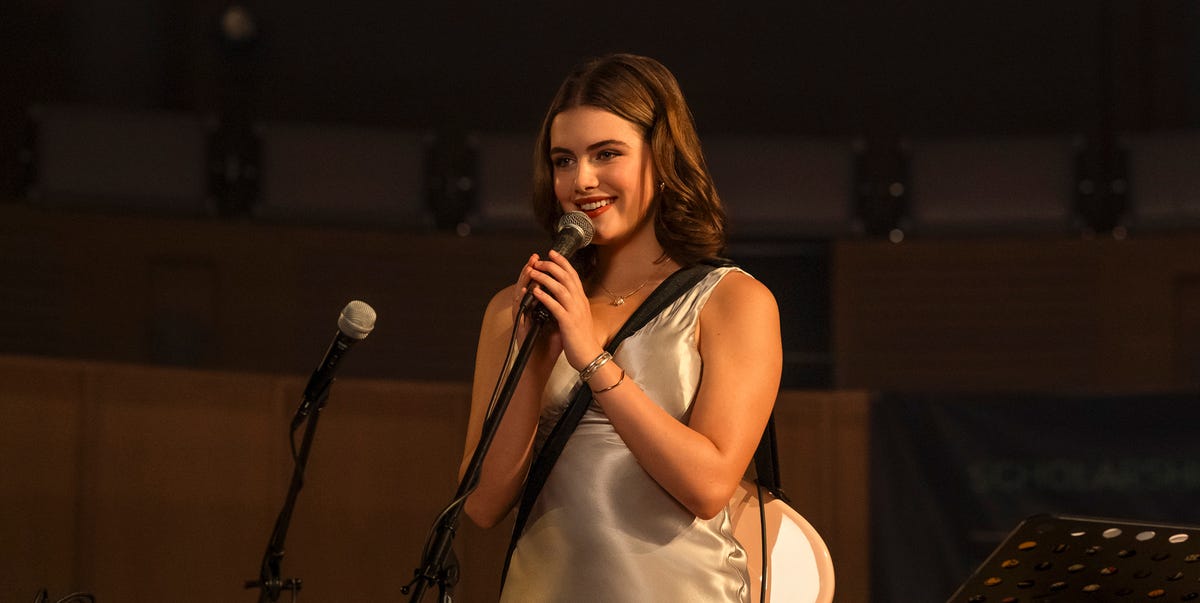Is Ella Bright actually singing as Hannah in Off Campus season 1? The ...