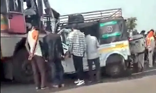 Road crash in UP leaves 10 dead