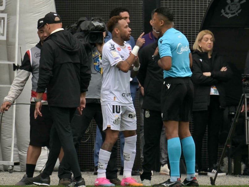 Neymar left fuming over bizarre mistake by referee. Here's what he did next
