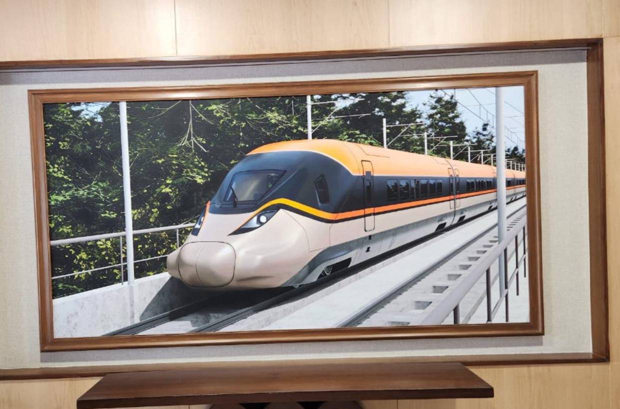 India's first Bullet Train first look unveiled, Railways shares ...