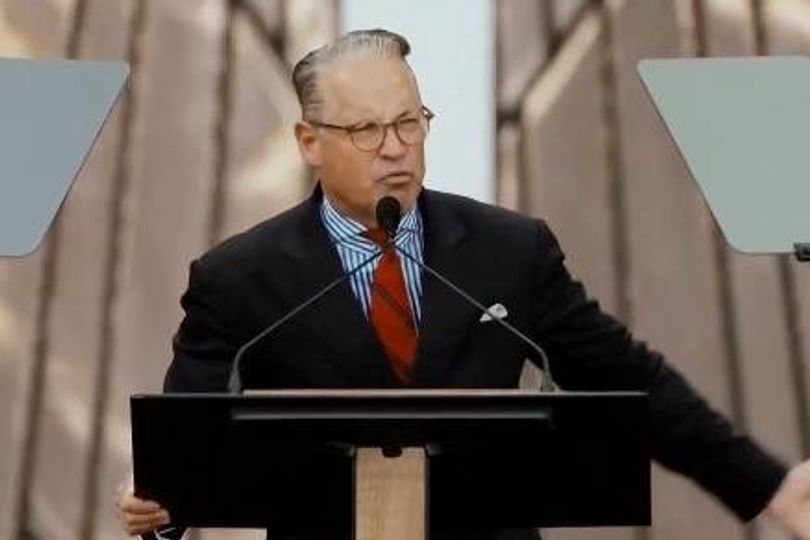 MAGA pastor bizarrely claims God 'raised' Donald Trump to build White ...