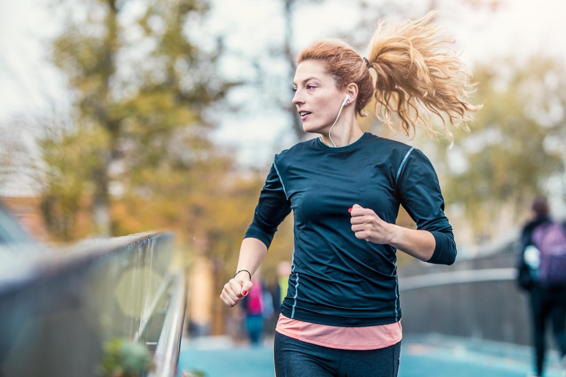 Listening to our favorite music while exercising improves performance