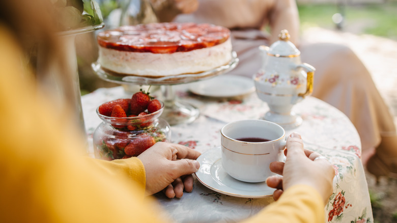 15 etiquette rules for a dreamy high tea