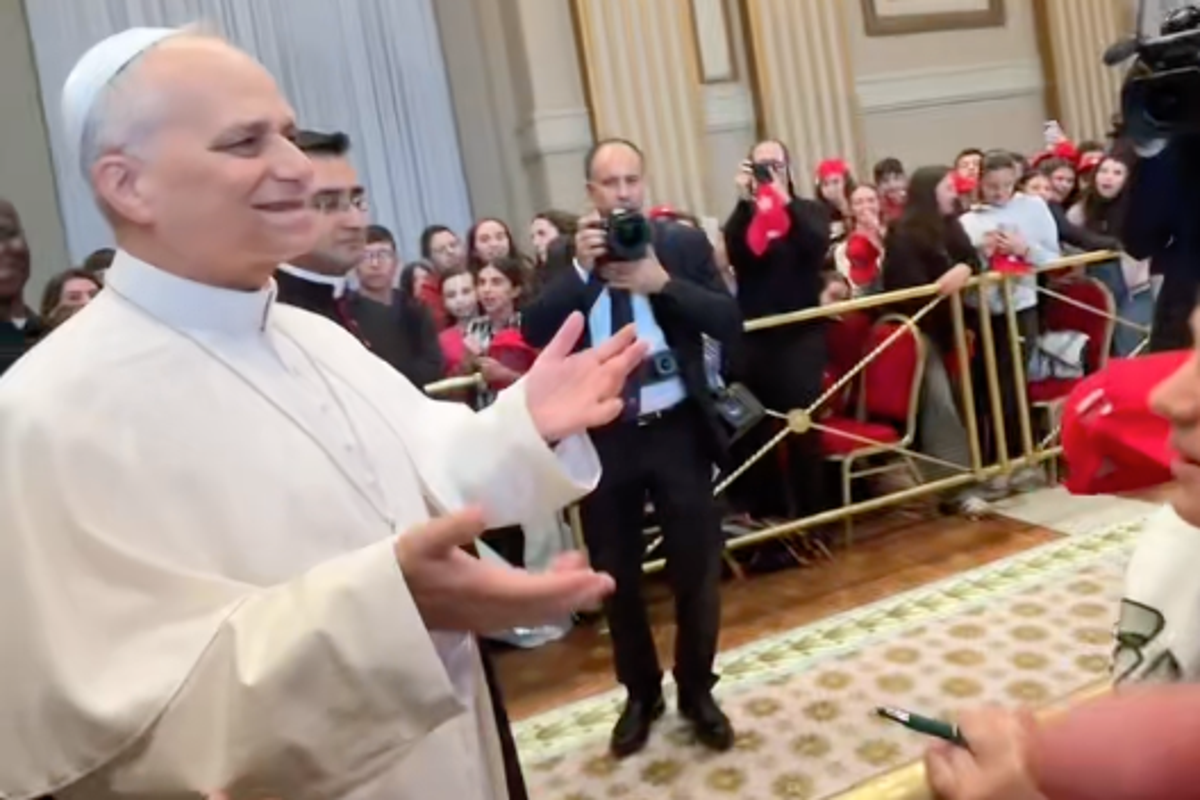 Pope Leo joins in with '6-7' trend as children watch on in delight