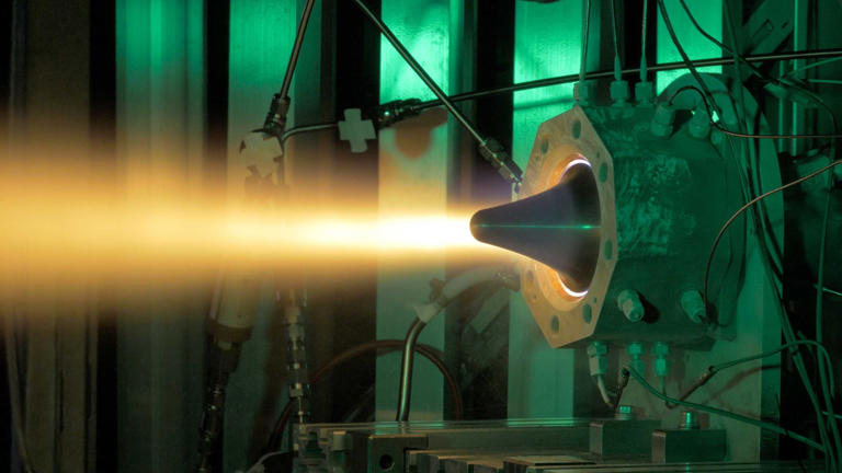 Students test rotating rocket engine with 20,000 blasts per second for ...