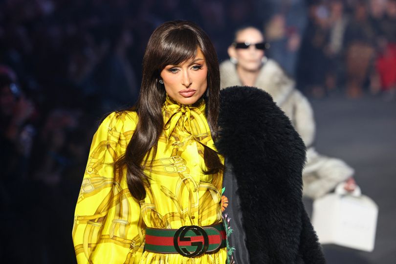 Paris Hilton luce irreconocible tras deshacerse de su característico ...