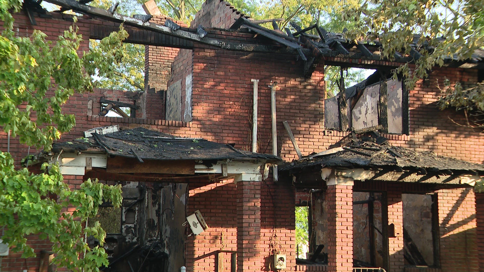 Family escapes fire in Homestead, Pennsylvania