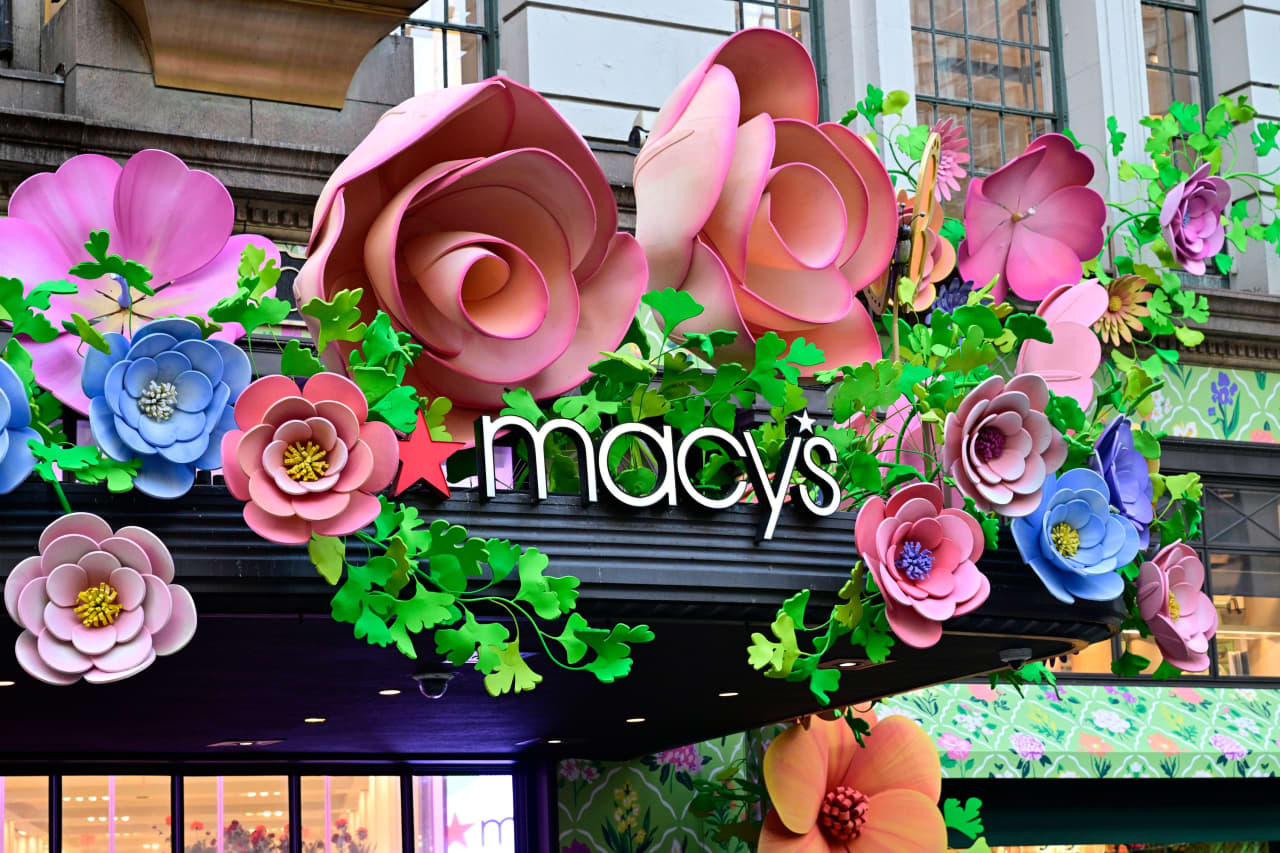 Berkshire bought Macy’s stock. Why Buffett may be behind the buy.