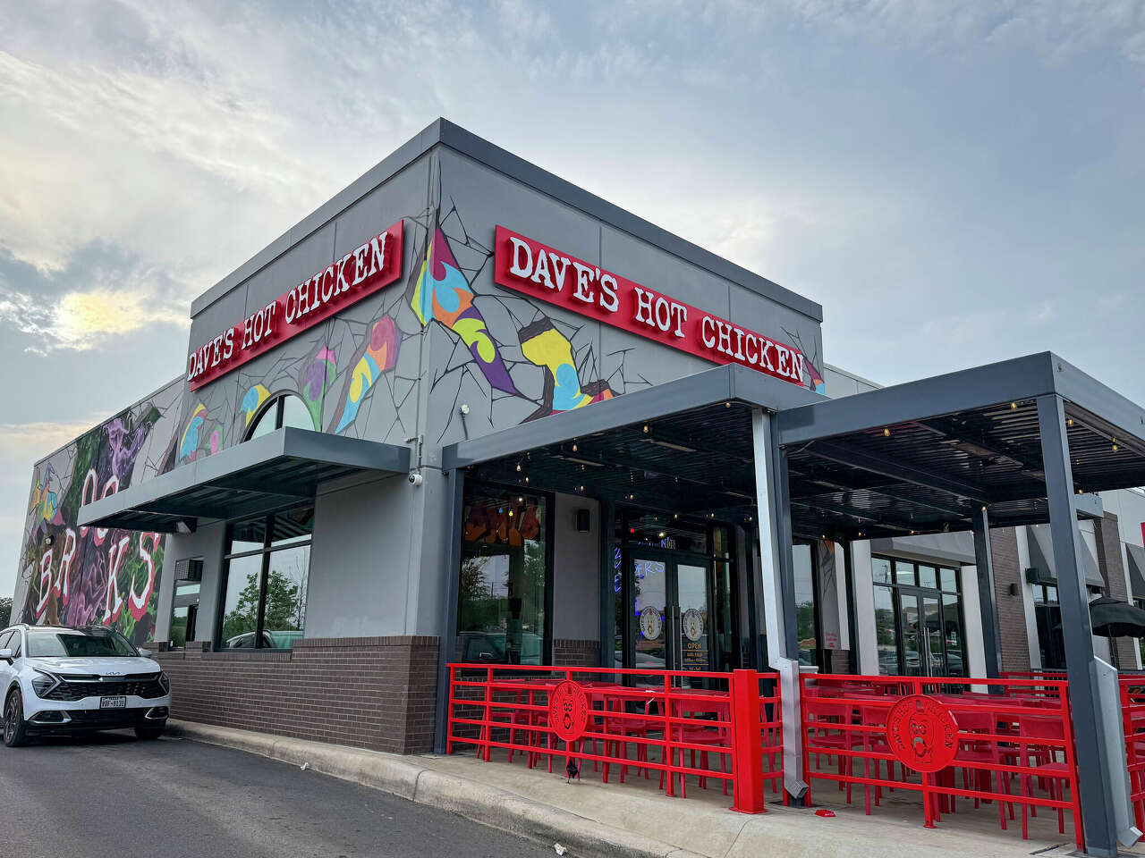 Nashville-style chain Dave's Hot Chicken prepares to take flight in Helotes