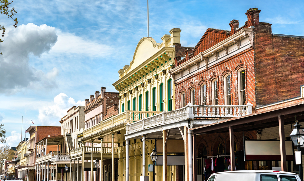 16 historic colonial towns preserving American history