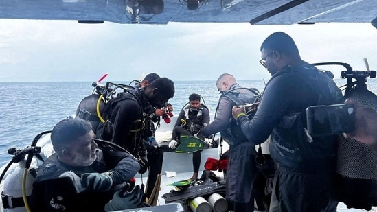 Five Italian researchers found dead in Maldives after underwater cave ...