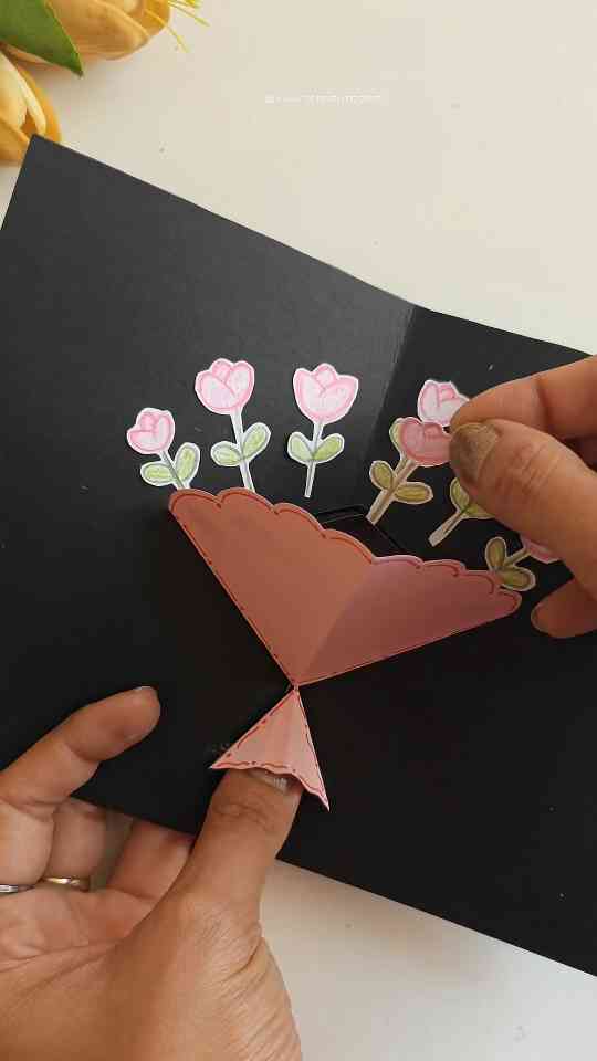 Cute pop up handmade birthday card with bouquet creation